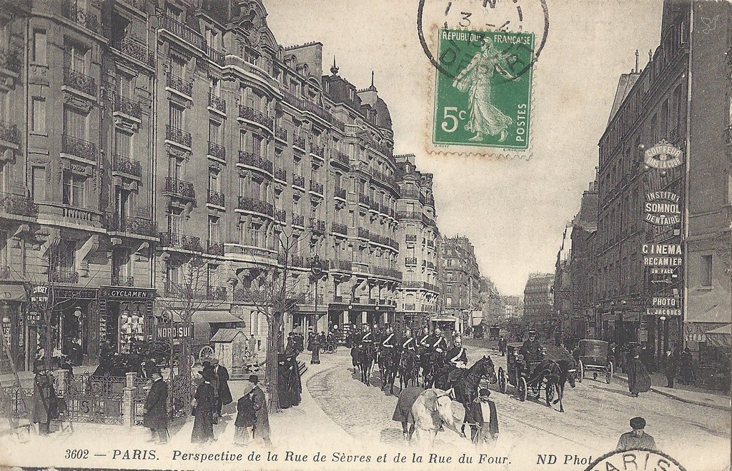 1852 - Le Bon Marché - Paris Unplugged